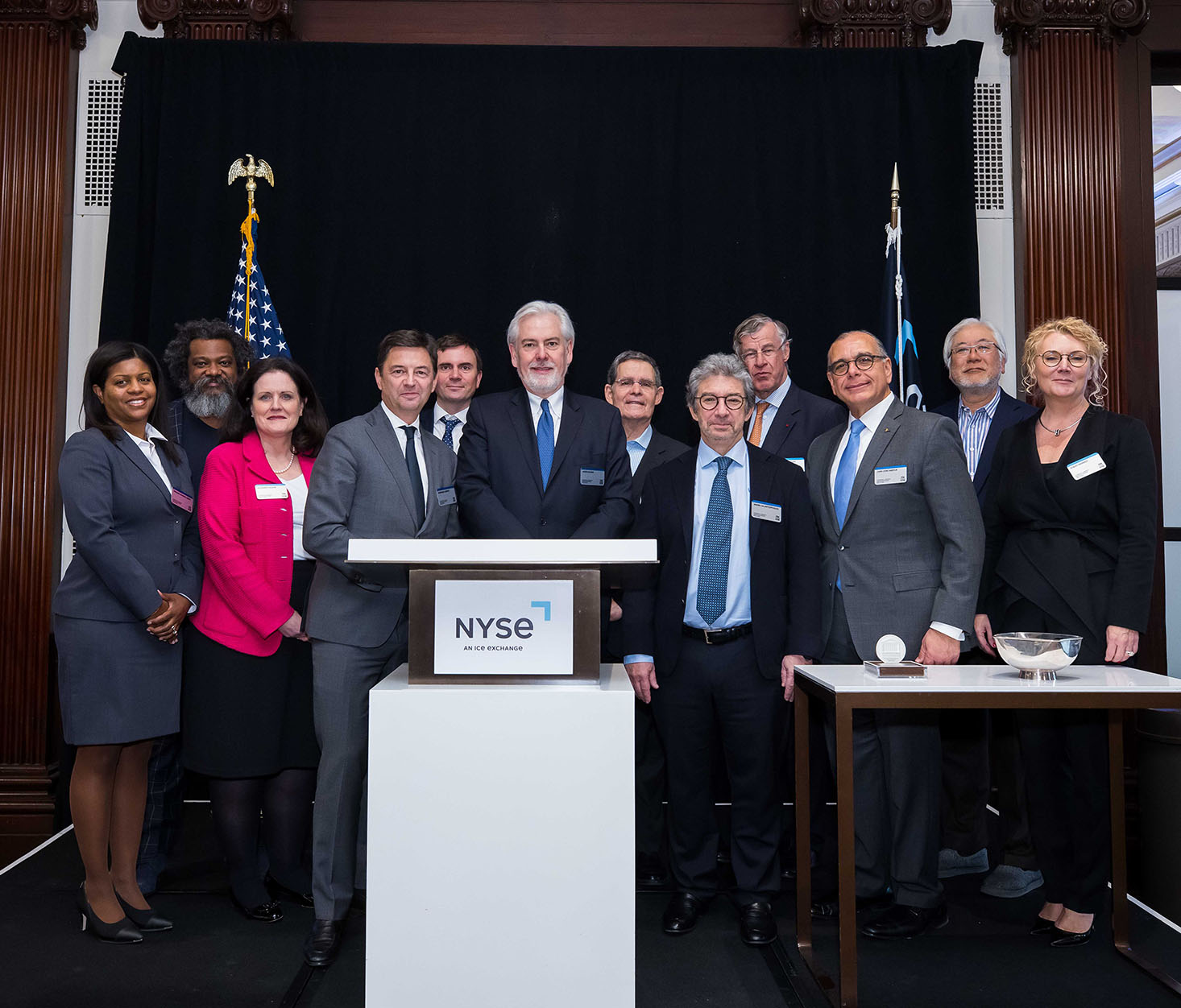 Philip Morris International rings NYSE closing bell to mark 15 years as publicly owned company ...
